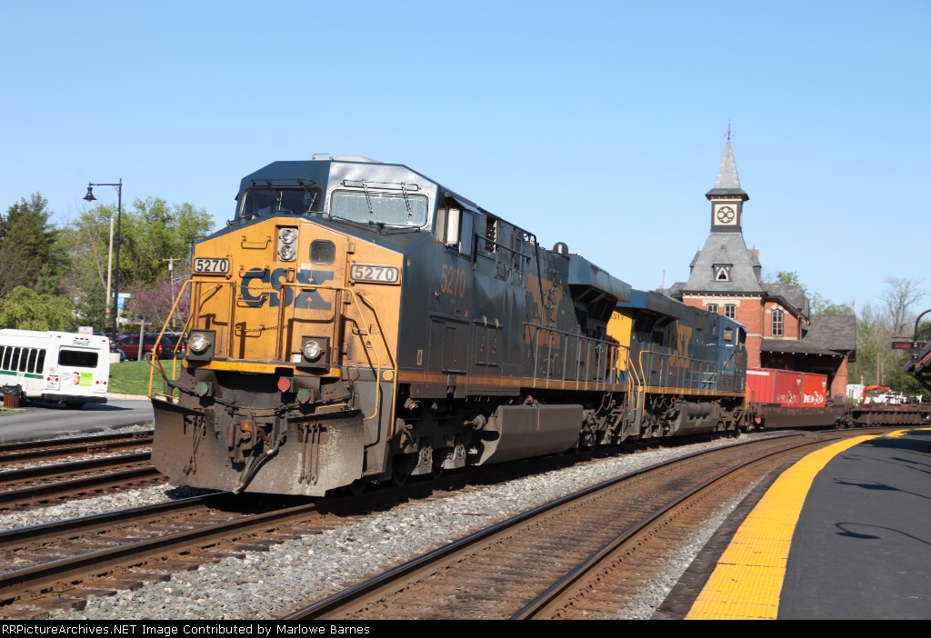 CSX 5273 leads the WB Q139
